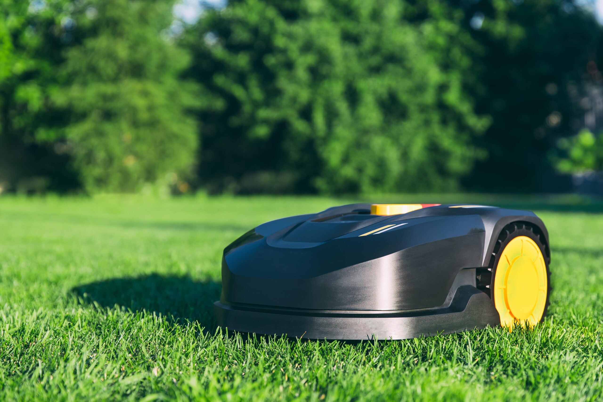 5 Features to Look for When Choosing an Automatic Lawn Mower | GroundTech