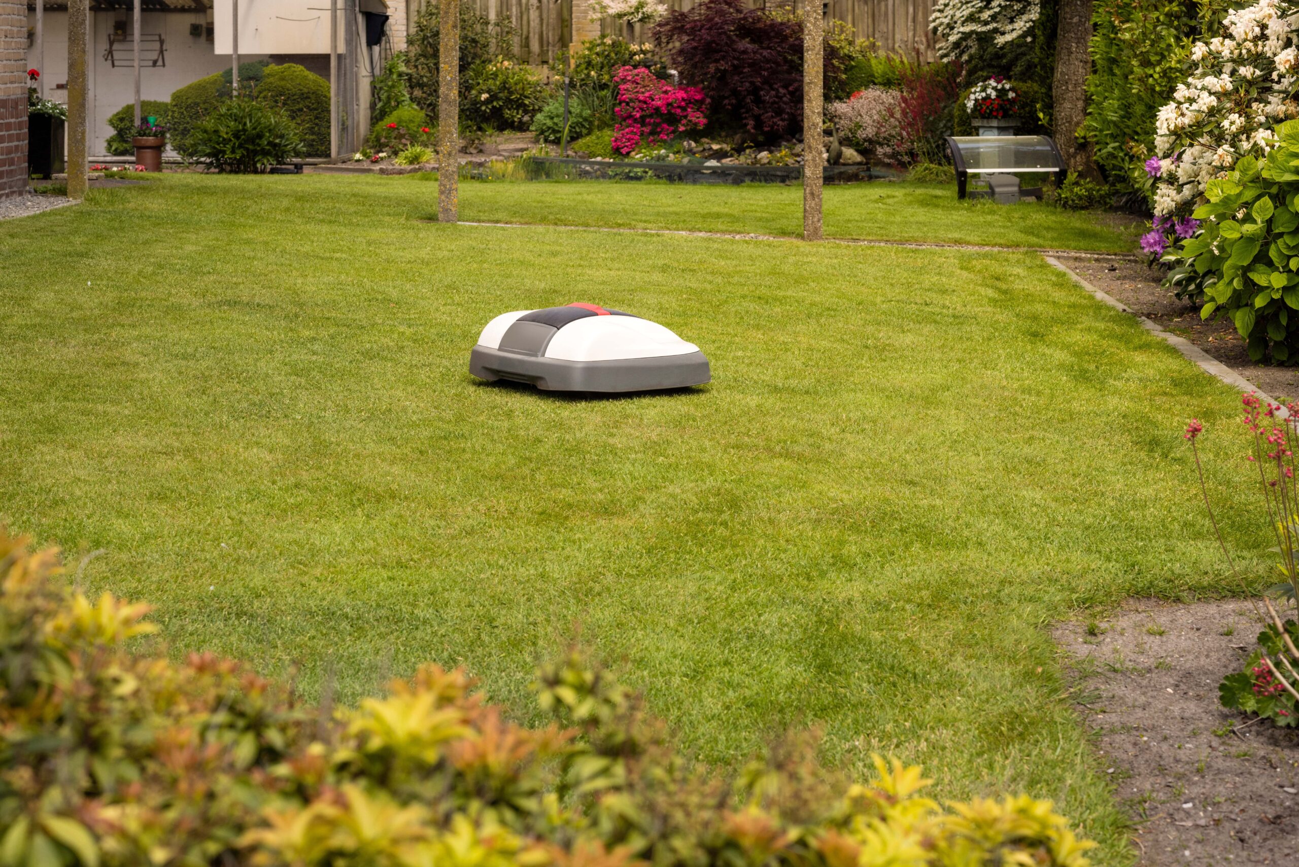 The Role of AI in Modern Lawn Care: The Intelligence Behind Robot ...